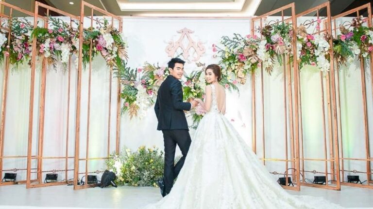 50+ mẫu backdrop đẹp cho Year End Party, Khai trương, Sự kiện