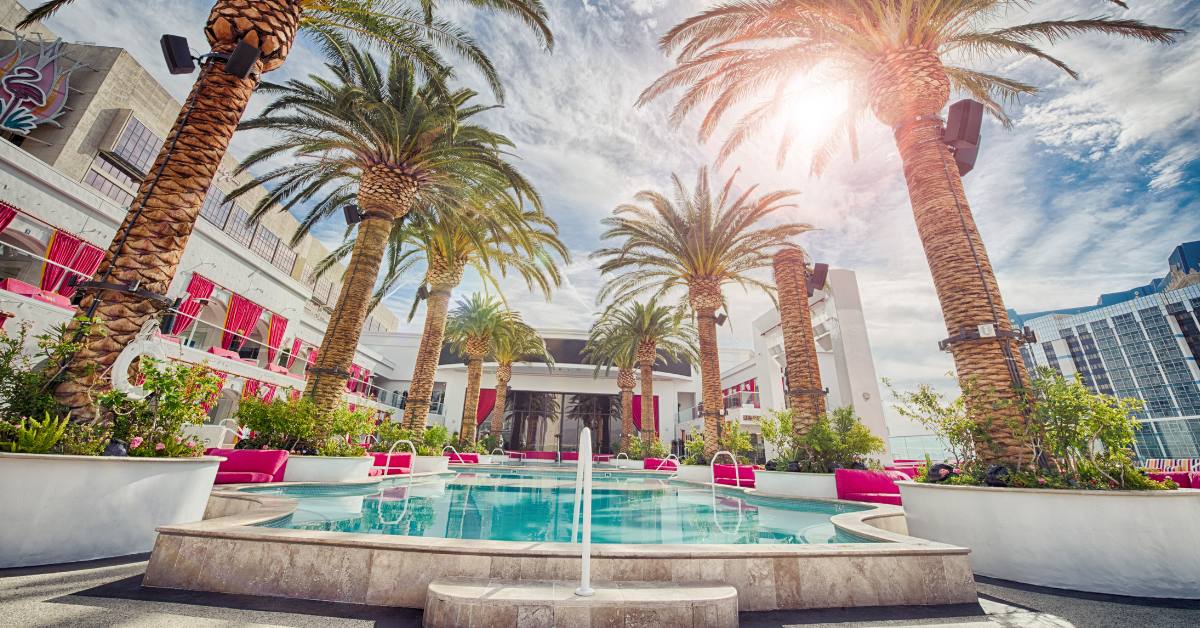 Pool Party - Bí quyết tổ chức tiệc hồ bơi siêu hấp dẫn cho công ty!